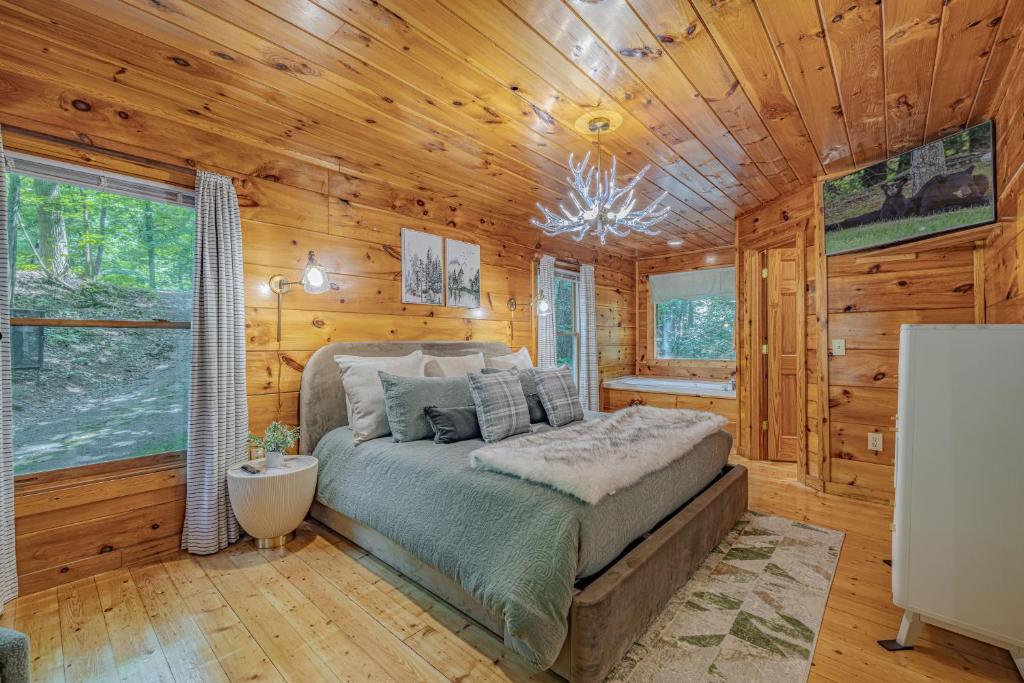 Cedar Hollow - Cozy Cabin Getaway Sauna, Hot Tub & Dog-Friendly ...