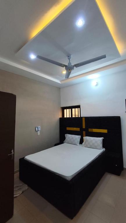 Chambre salon 20000f tout charge comprise, Kotonu (aktualne ceny na rok ...