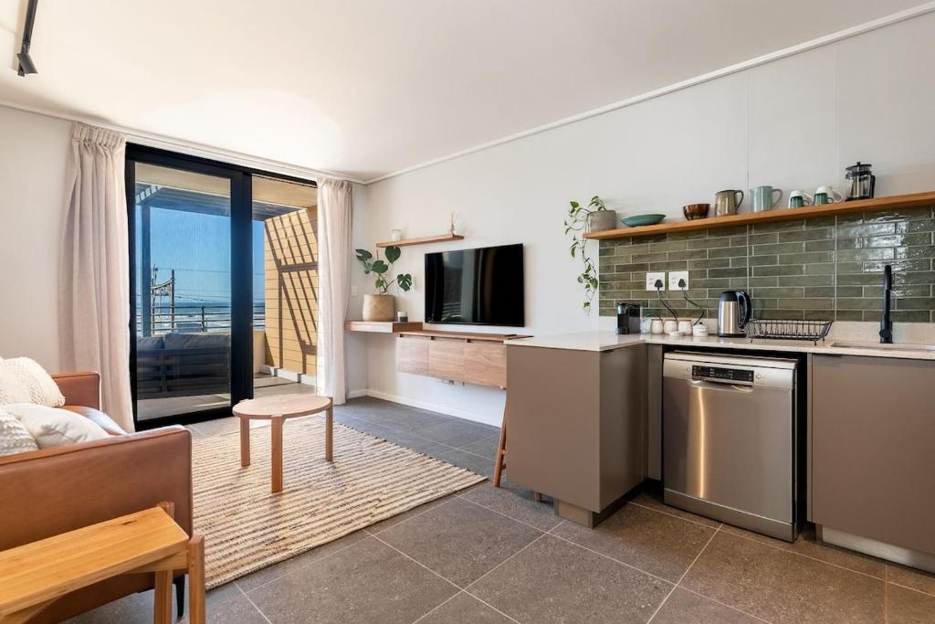 1-Bedroom Ocean-View Apartment Wavescapes, Muizenberg Beach, Mīzenberga (atjauninātās 2025. gada ...