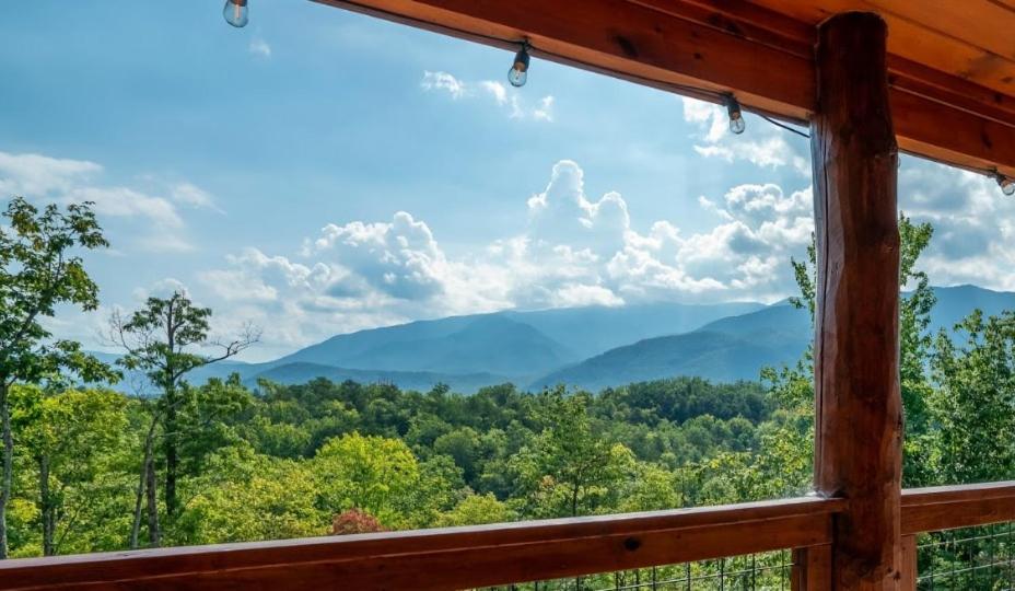 LOVED, Stunning MTN Views, Game room, Fire Pit, Gatlinburg (updated ...
