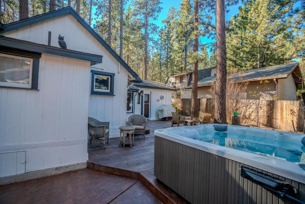 Hobbit House in Big Bear ~ Cozy & historic cabin with Wi-Fi & hot tub ...