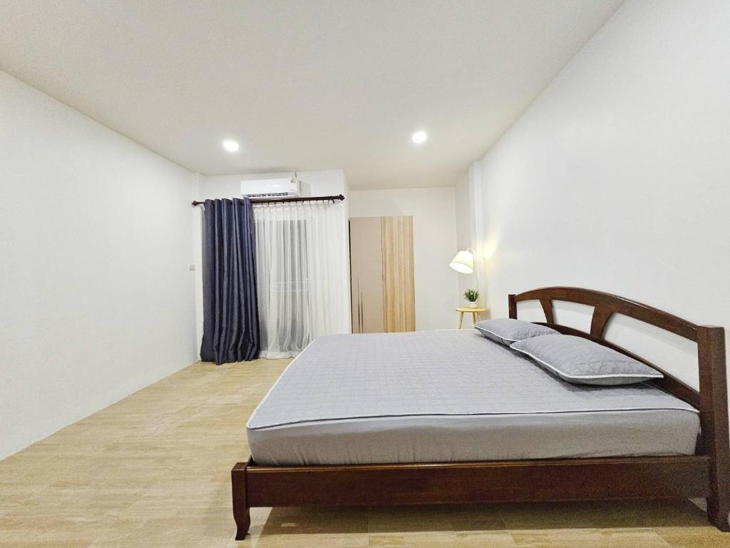 Ava Houes ทาวน์เฮาส์มินิมอลสำหรับครอบครัว, Ban Prong Phra Bat Nok ...