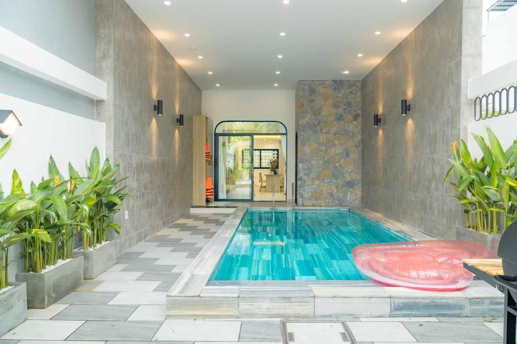 峴港的Newly built 4-story private structure by floor villa and duplex room ...