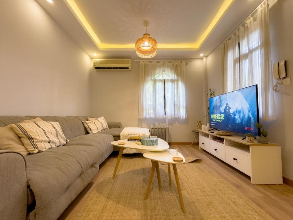 El Rehab Cozy hideout khan with garden oasis and king bed, Il Cairo ...