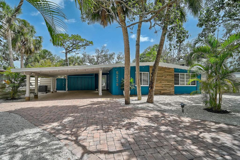 Siesta Key Pool home 5239 Winding Way, Siesta Key (updated prices 2026)