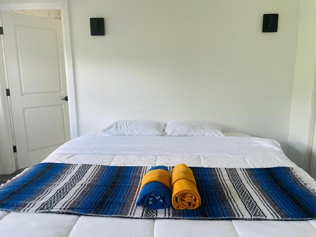 2nd Master King Suite with Private Balcony, Niagara Falls (precios ...