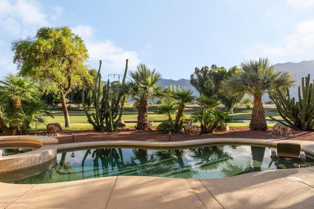 Palm Springs Villa Sunset Oasis Waterfront Golf Course Mountain Views ...