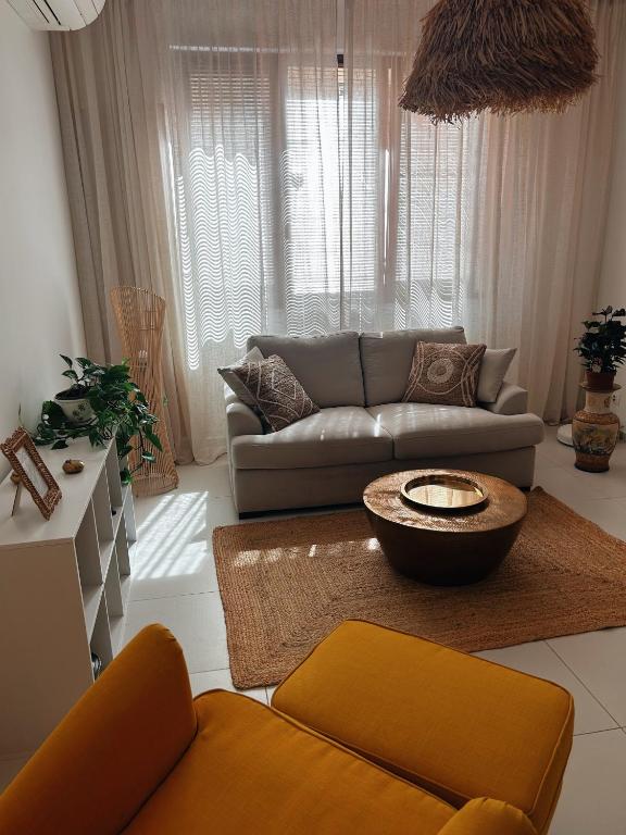 Coco Casa - Urban Boho Charm up to 4 - Near NDK, Sofia (updated prices 2025)