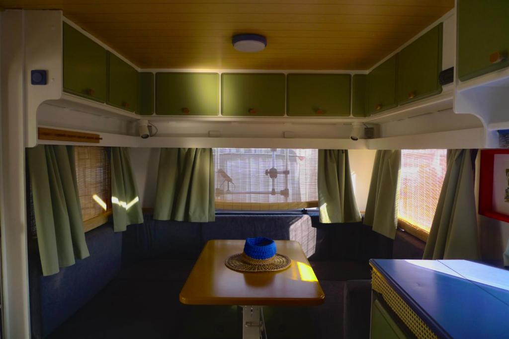 Camper Bros - wynajem przyczepy na półwyspie, 10m od plaży ...