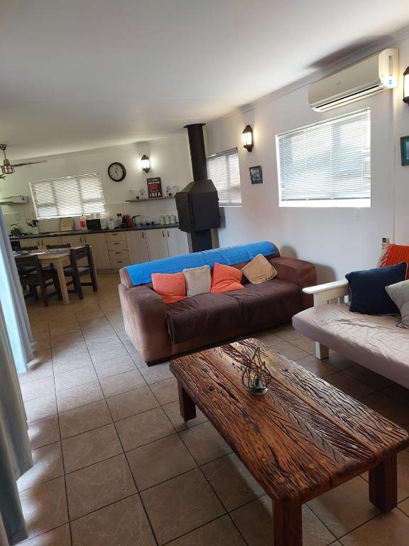 Vishuis, Strandfontein (updated prices 2026)