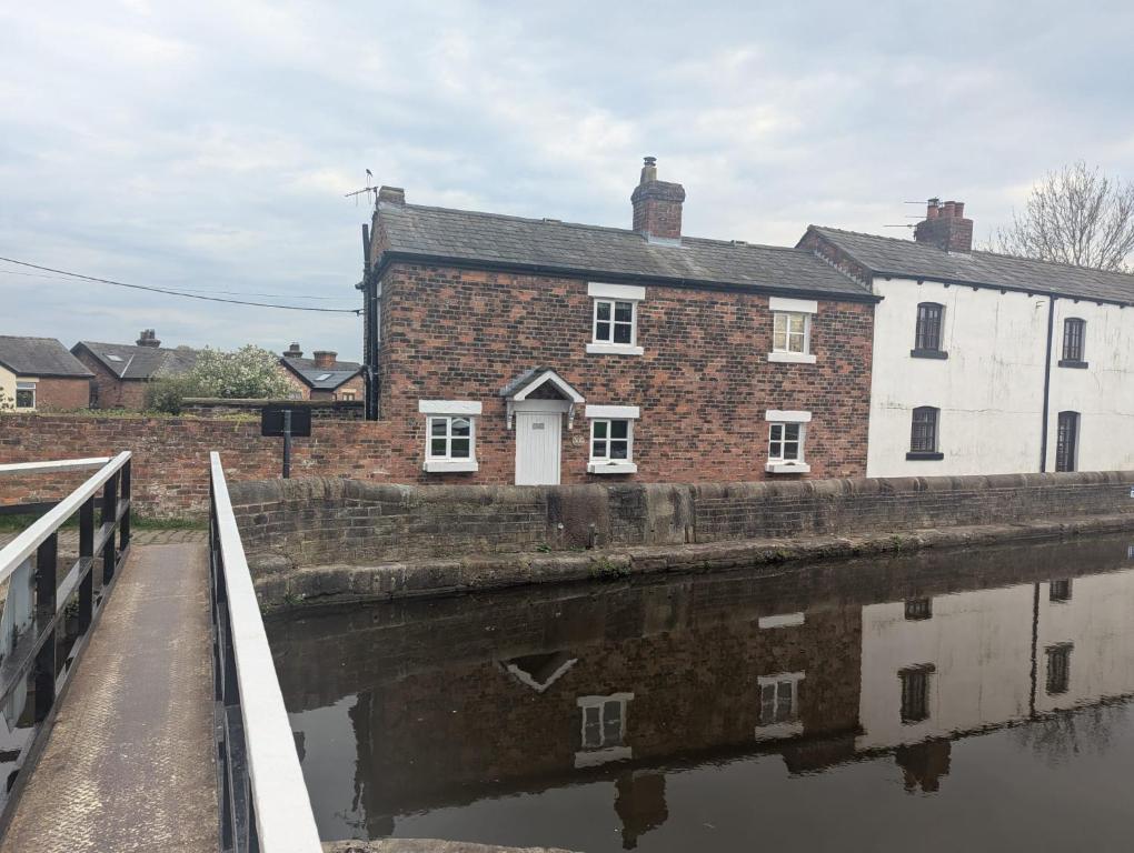 1 Top Locks, Burscough (updated prices 2025)