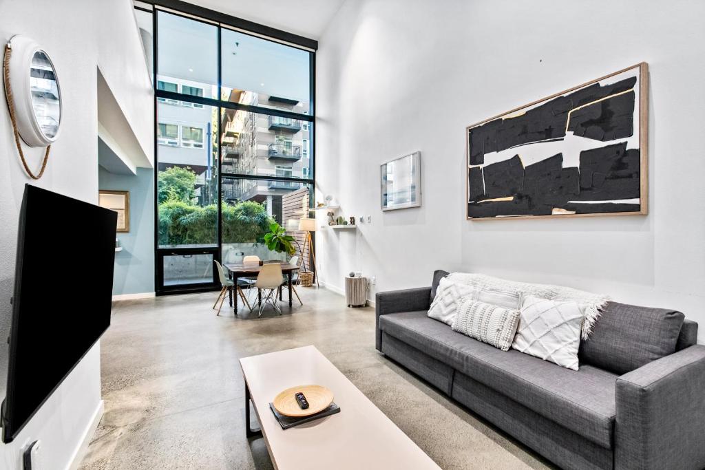 Open Loft in Redmond Core - 92 Walkscore!, Redmond (updated prices 2026)