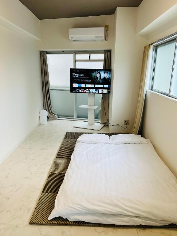 6-minute walk from Shin-Osaka Station, R-Cube Shin-Osaka Room 408 ...
