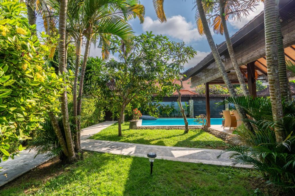 Tropical Villa Matahari - 500sqm private Garden Retreat with large Pool ...