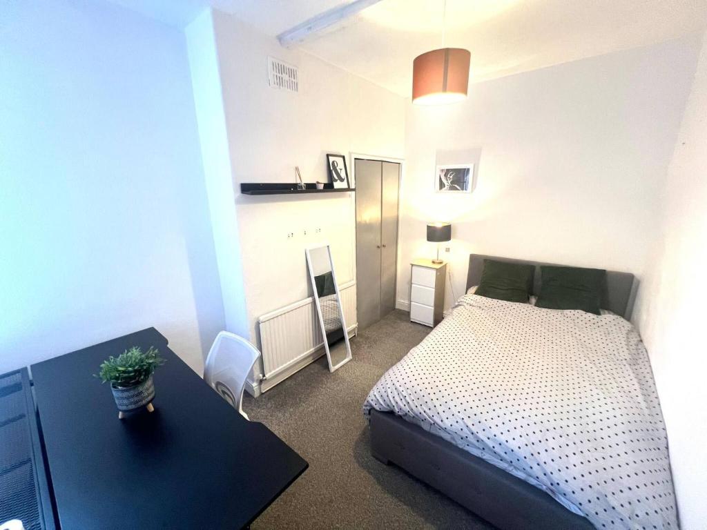 Quiet spacious room in Salford-Samson PLAB, Manchester (tarifs ...