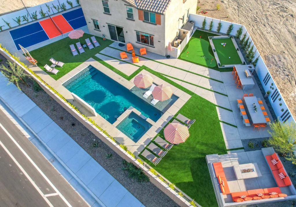The Element - Pickle Ball, Mini Golf, Game Room, Коачелла (актуальные ...