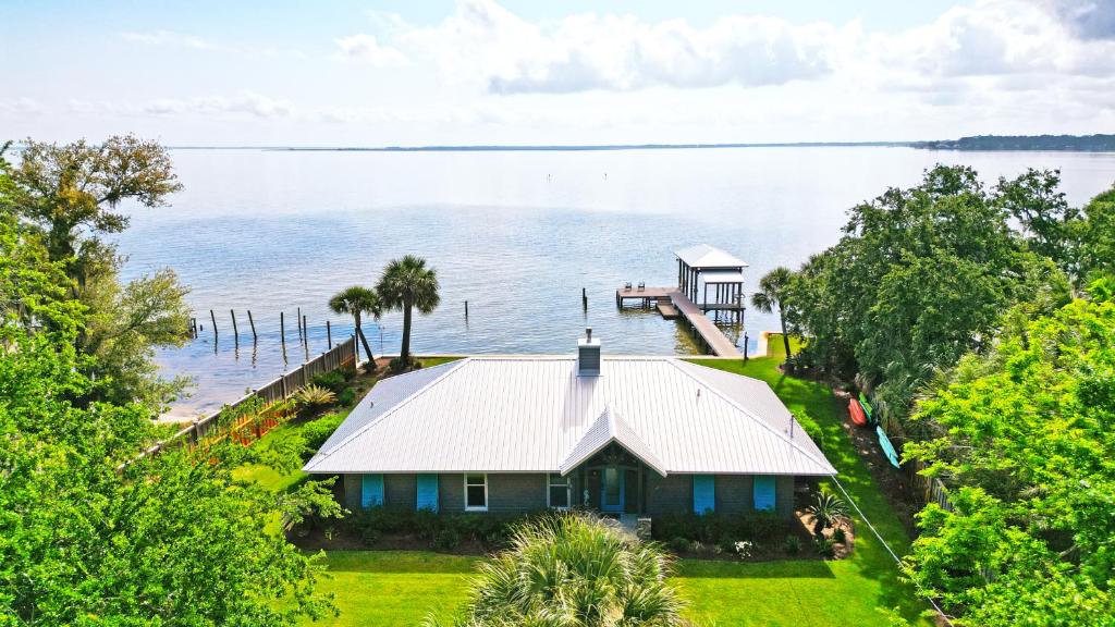 Hidden Gem with New Patio and Private Dock, Destin (updated prices 2025)