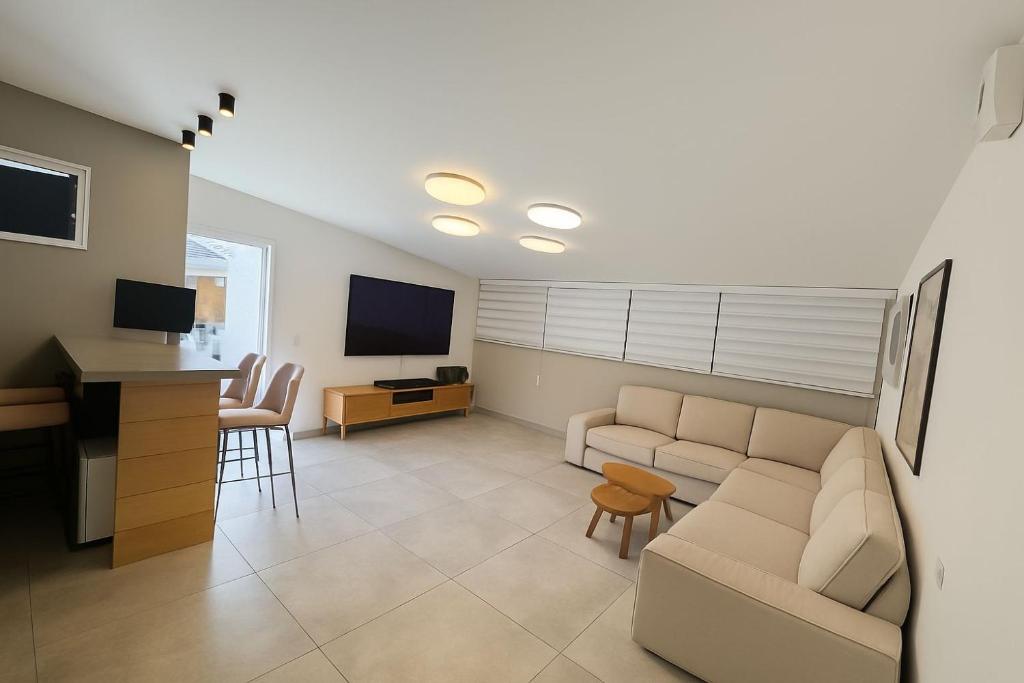 Loft 44, Mishmar HaShiv‘a (updated prices 2026)