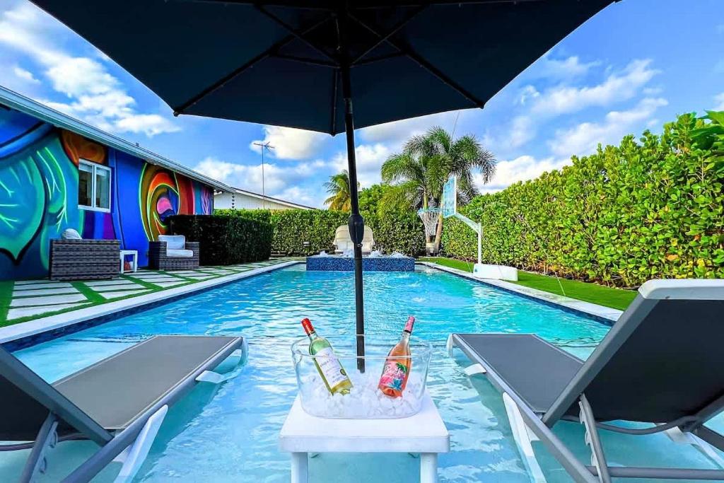 Smart Villa - HeatedPool-Jacuzzi-BBQ-FirePit-Golf, Miami (updated ...