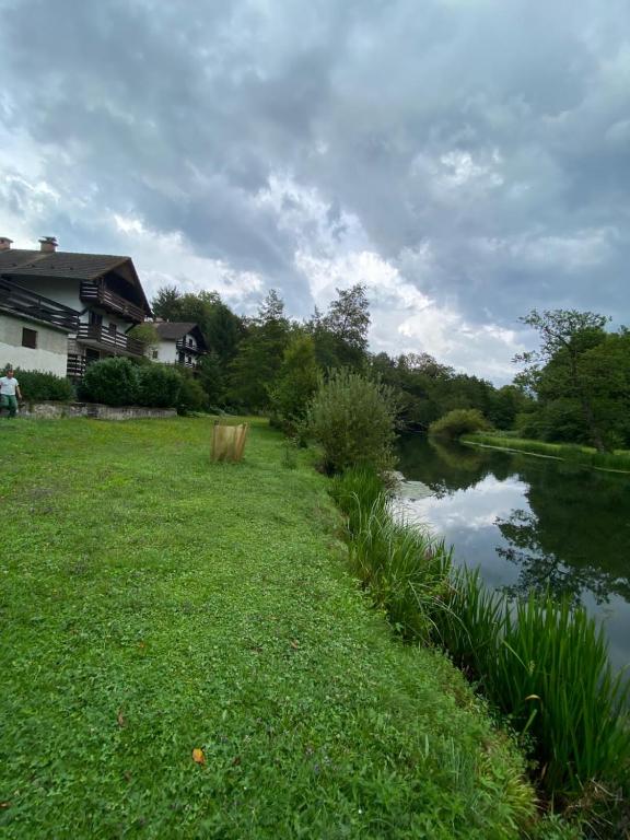 Retreat House River Krka - Hiša oddiha reka Krka, Krka (aktualizované ...