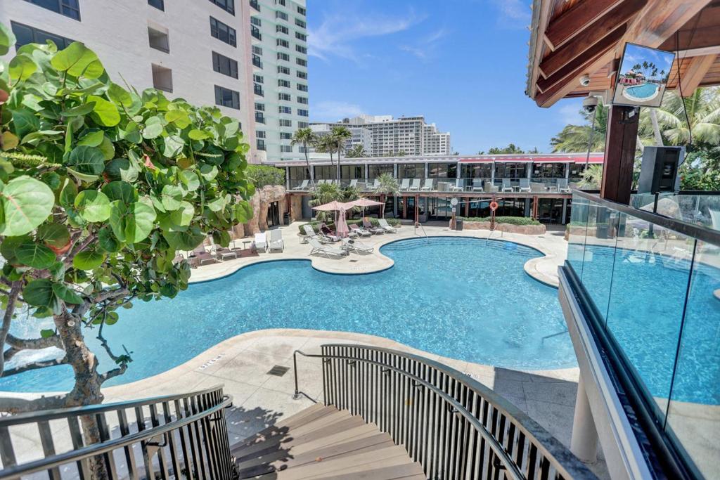 Comfortable Beachside Condo with Pools and Gym Access 1404, Майами-Бич (актуальные цены 2025 года)