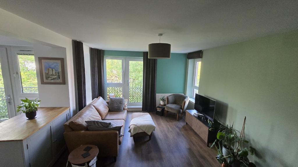 Modern Riverside City Apartment, Edinburgh (updated prices 2025)