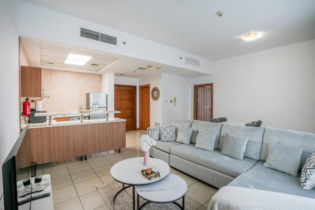Stylish 1BHK in Sulafa Tower, Dubai Marina, Dubai (updated prices 2026)