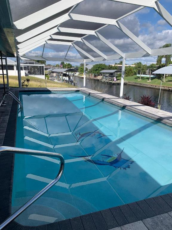 Villa Blue Marlin Waterfront Pool Dock Retreat, Cape Coral (updated ...
