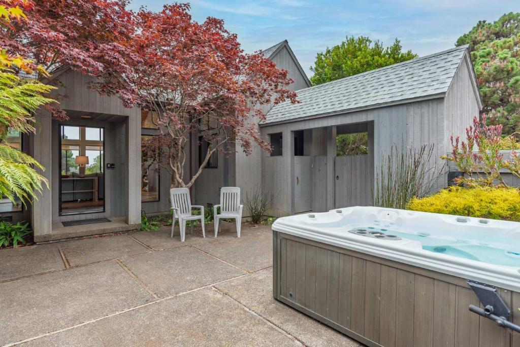 Soak in Bluff & Ocean Views at Blair with Hot Tub, Sea Ranch (updated ...