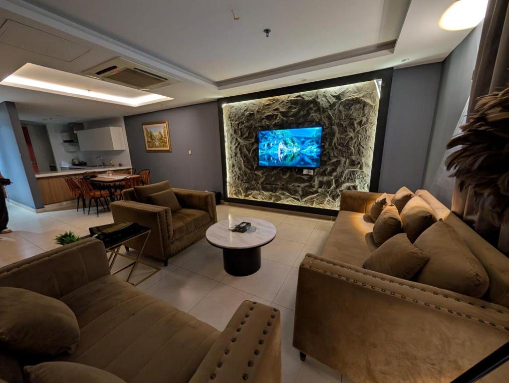 Classy Two-Bed Apartment - Goldcrest Mall and Residency, Lahore (updated prices 2025)