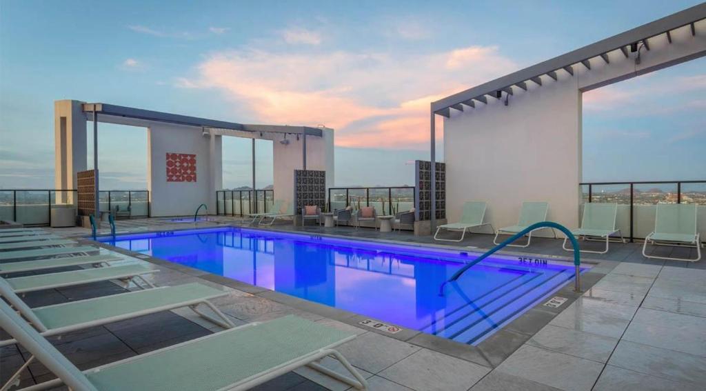 Boulevard Stays Modern Highrise STU Sky Pool Parking Gym 07, Phoenix ...