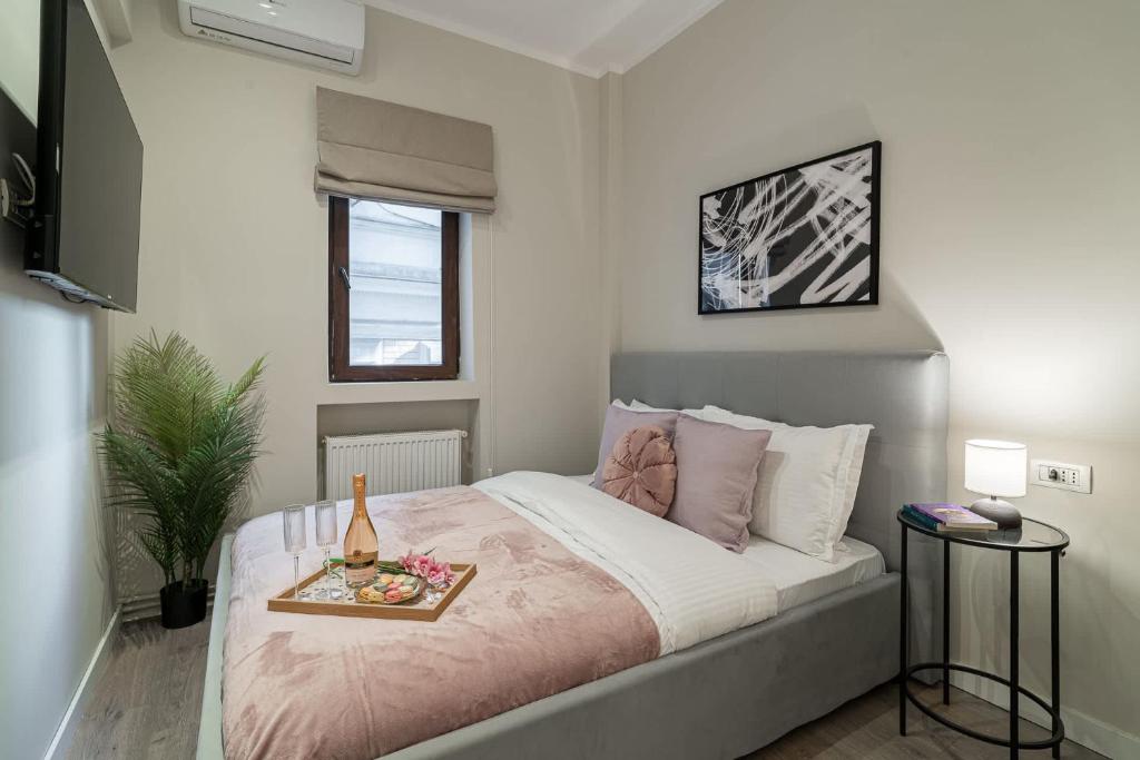 Stylish & Sunny Studios - Steps from Amzei Square, Bucharest (updated ...