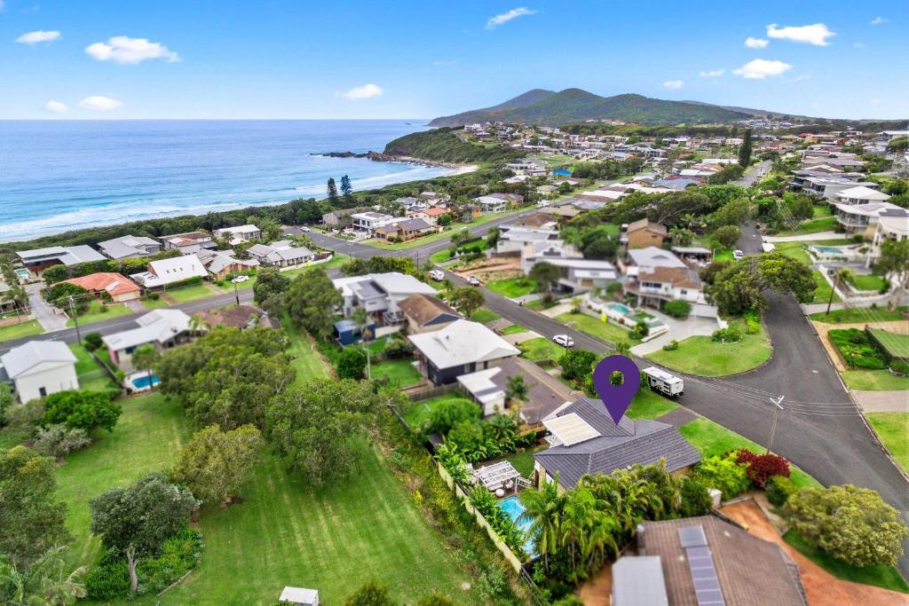 Family fun! Pool with a slide, hot tub, pool table, Forster (updated ...