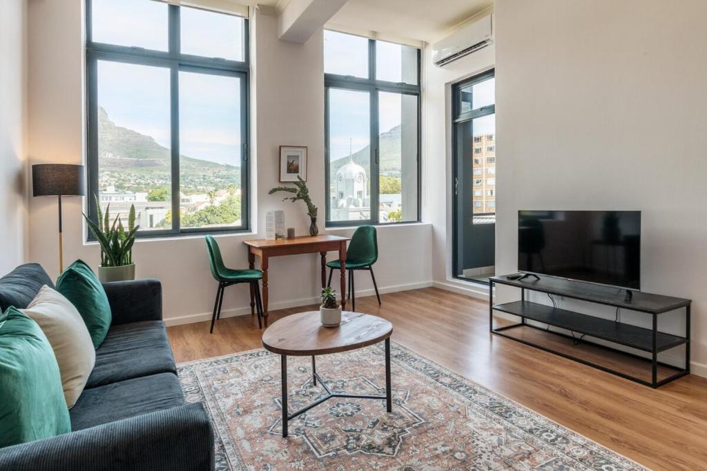 Stylish 1Bd with Mountain Views, Cape Town (updated prices 2026)