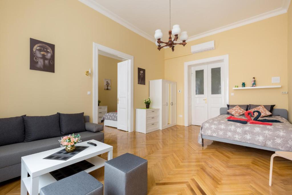Jewish Quarter nightlife 2 room apartment with AC, Будапешт (актуальные ...