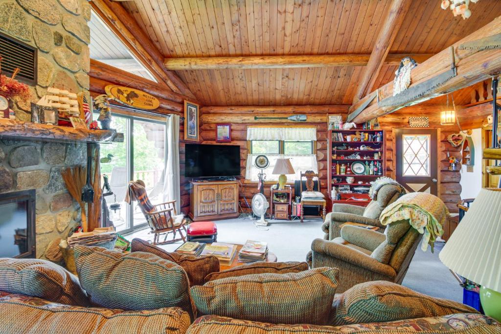 Lakefront Winter Retreat in Remer with Fire Pit!, Remer (updated prices ...