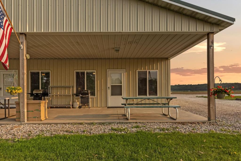 Quiet Riverfront Cabin with Boat Slip Family Friendly Stay in Decatur ...