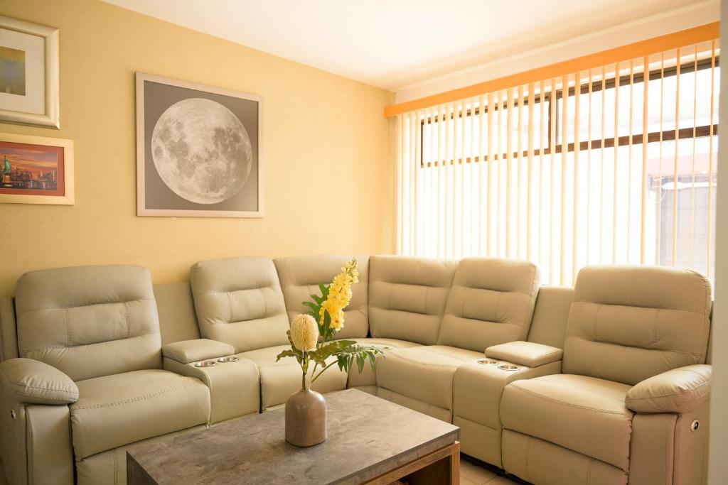 Casa Teresita - Amplia y cómoda en zona tranquila y bien conectada ...