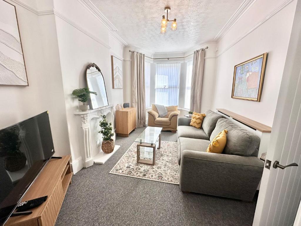 Stylish 3 Bed Home Near Oxton Village & Liverpool, Birkenhead (updated ...