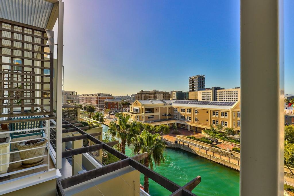 Exquisite Waterfront Living - Canal Views!, Cape Town (updated prices 2026)