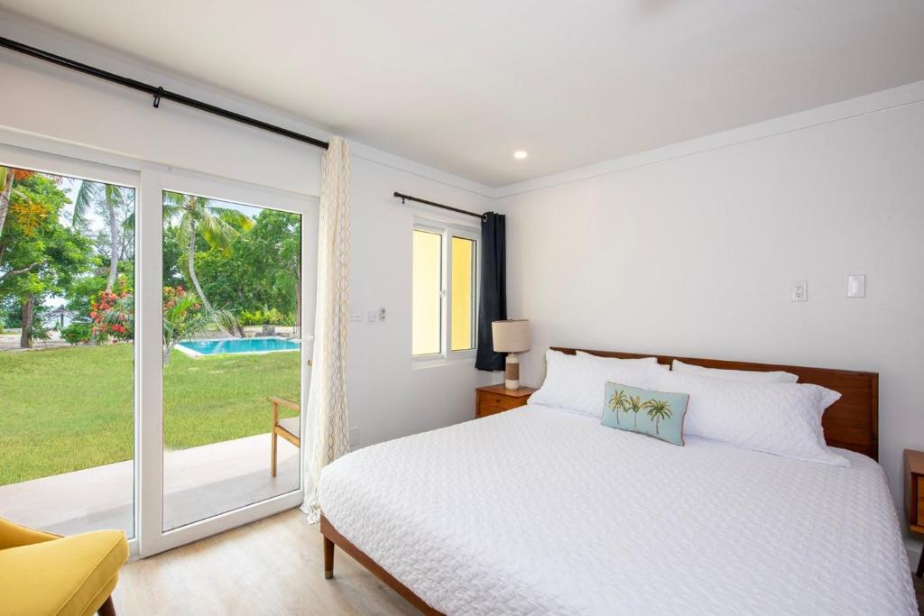 Laughing Bird Studio #7 - Brand New Stylish Apartment, Pool, Bea condo ...