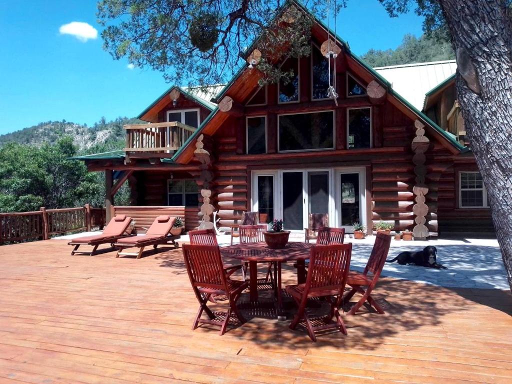 Amazing Cabin with Spacious Deck Ideal for Groups in Mexico, Los ...