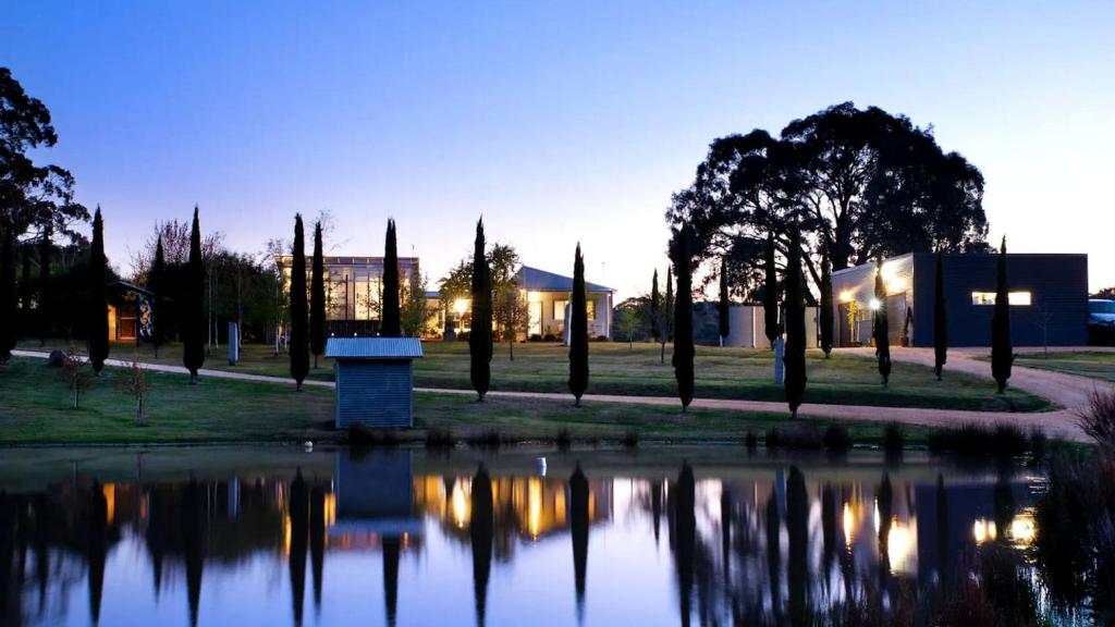 Amazing Villa with Swimming Pool and Lake Access in Hepburn, Victoria ...