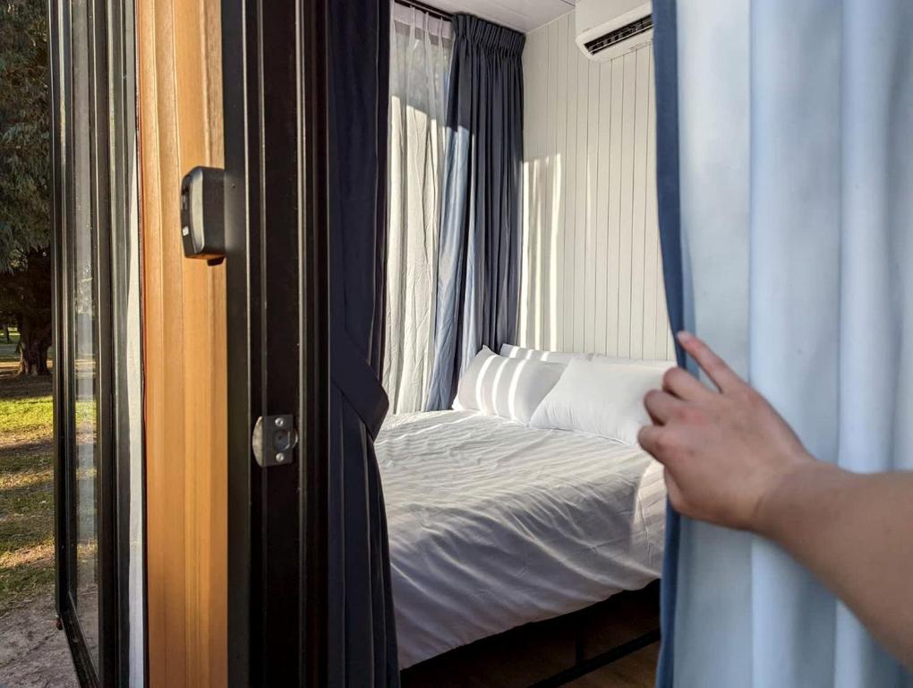 Grampians Wine Country Tiny House for Glamping in Dadswells Bridge ...