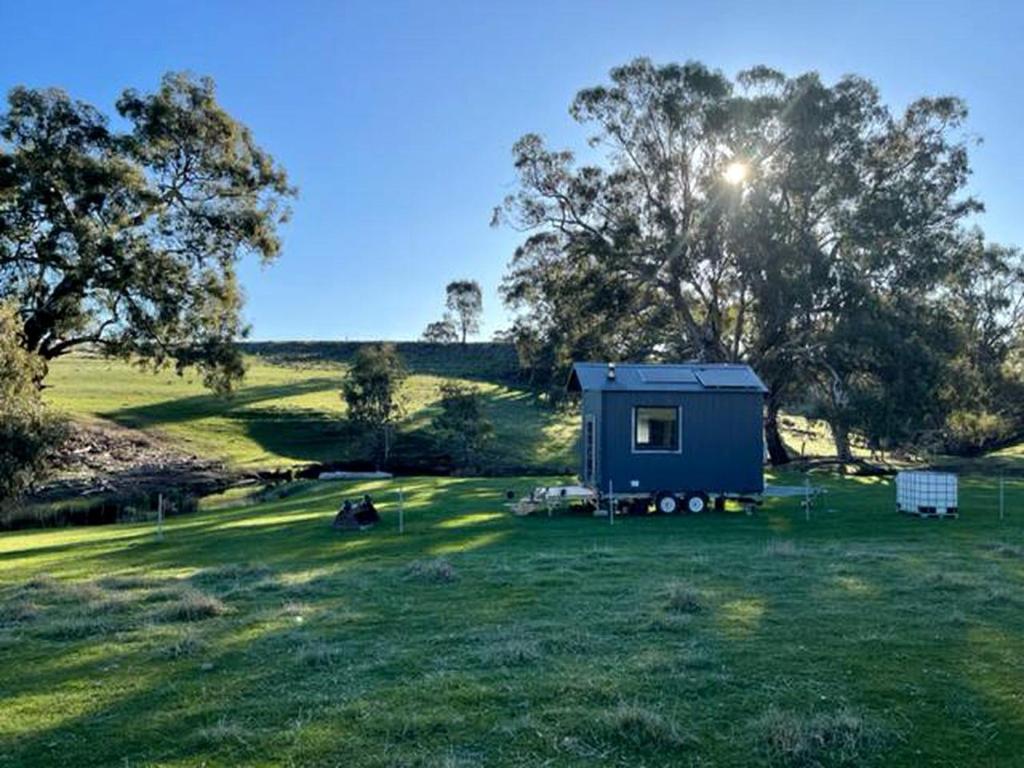 Charming Tiny House, Ideal for a Glamping Escape near Heathcote ...