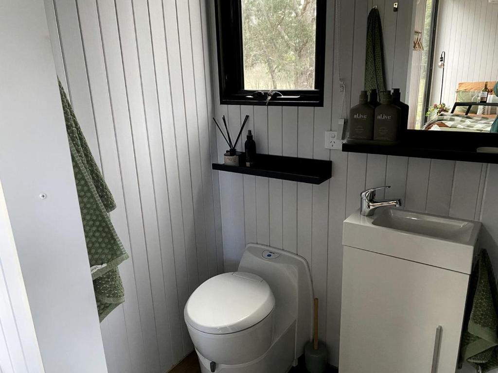 Charmingly Tiny House in Springmount, Victoria, Springmount (prezzi ...