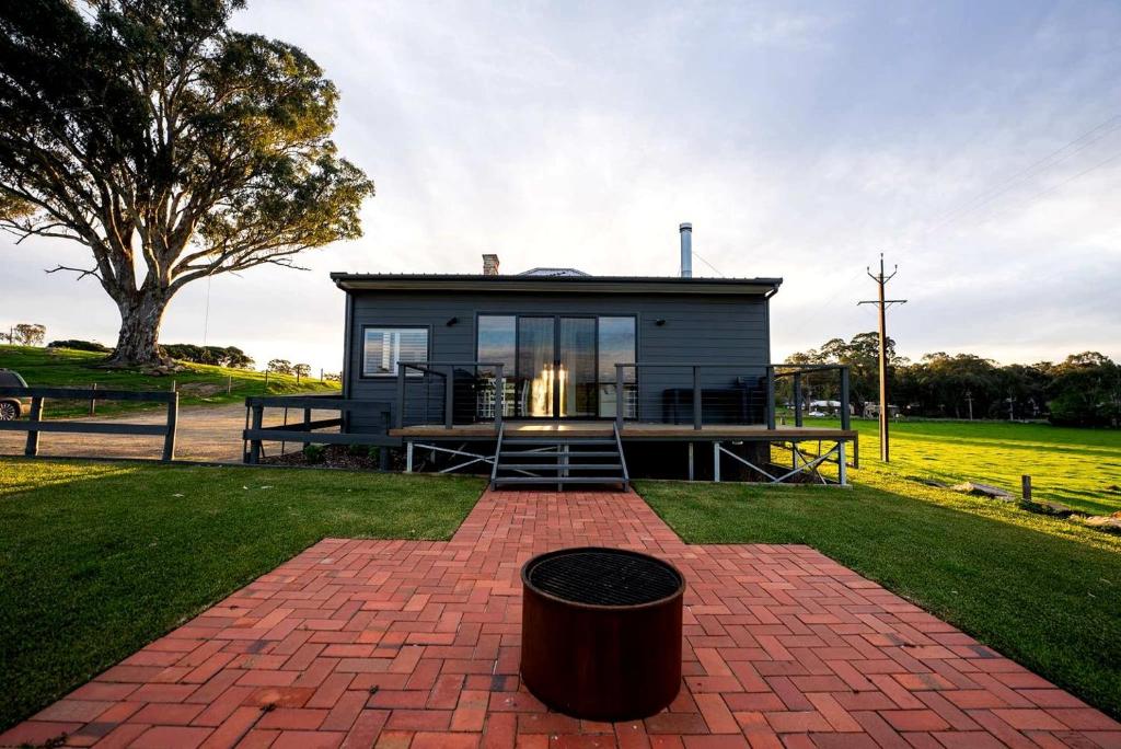 Charming Renovated Cottage with Fire Pit and Breathtaking Views in ...