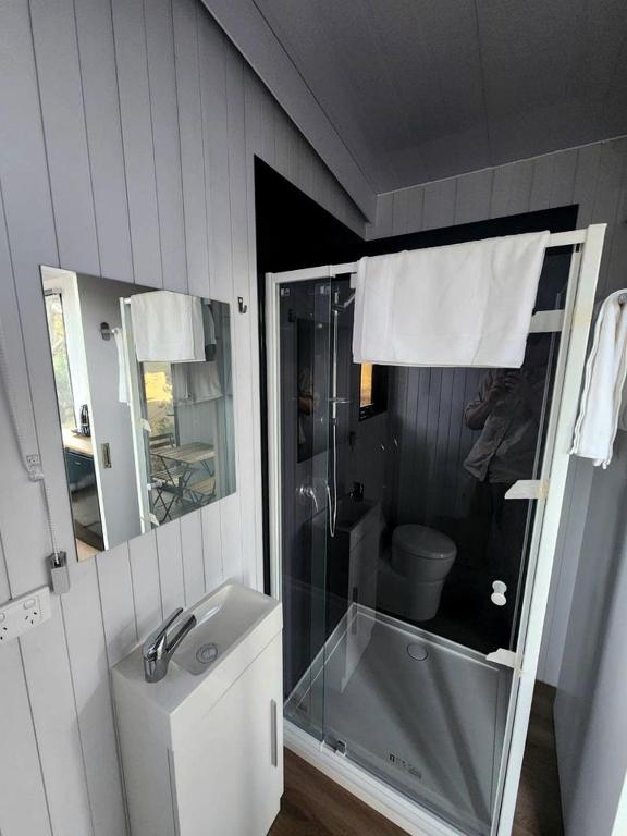 Lovely Tiny House with Outdoor Bath and Great Landscape Views in ...