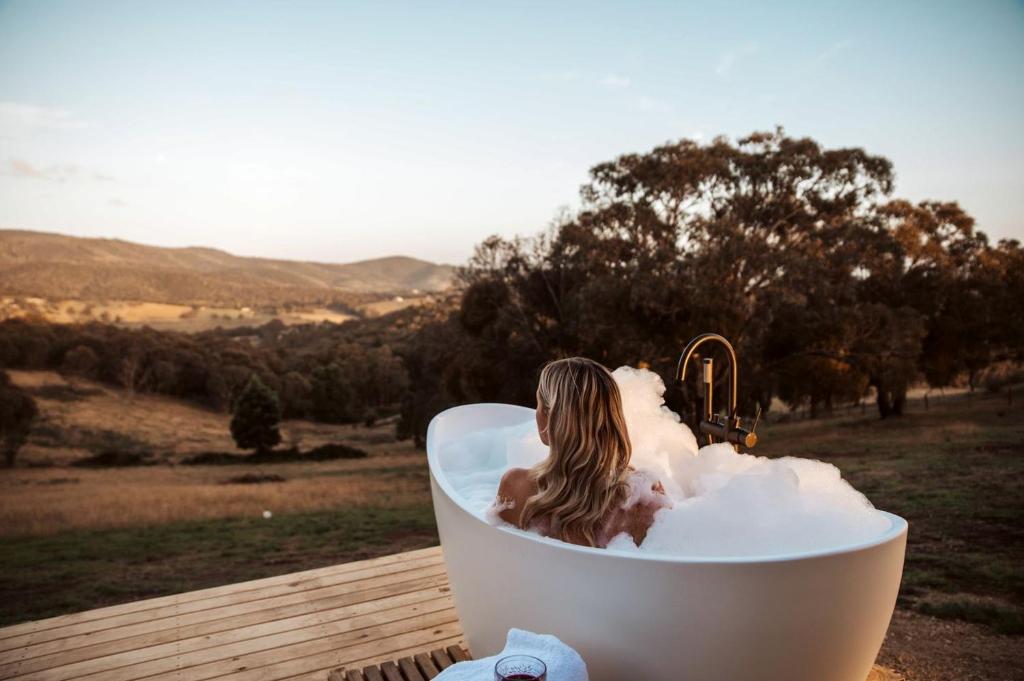 Glorious Tiny House with Lovely Sights in Wallan, Victoria, Eden Park ...