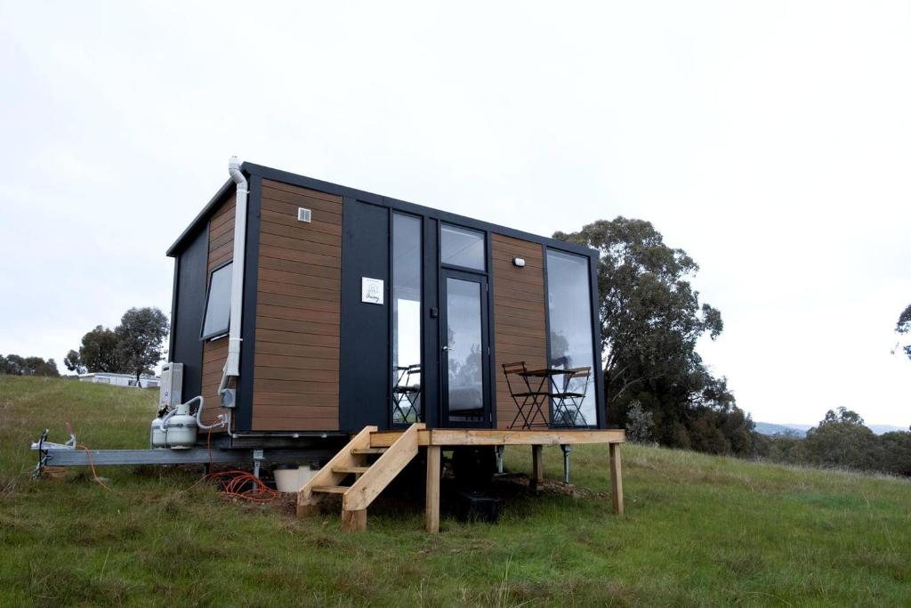 Sunset Tiny House for a Victoria Glamping Getaway, Euroa (updated ...